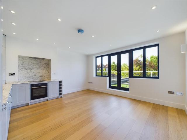 1 bedroom ground flat for sale