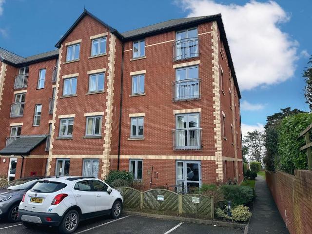 1 bedroom ground flat for sale