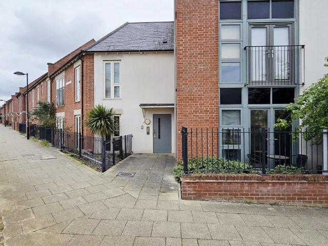 1 bedroom ground flat for sale