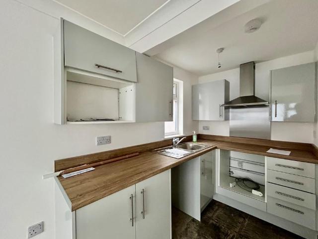 1 bedroom ground flat for sale
