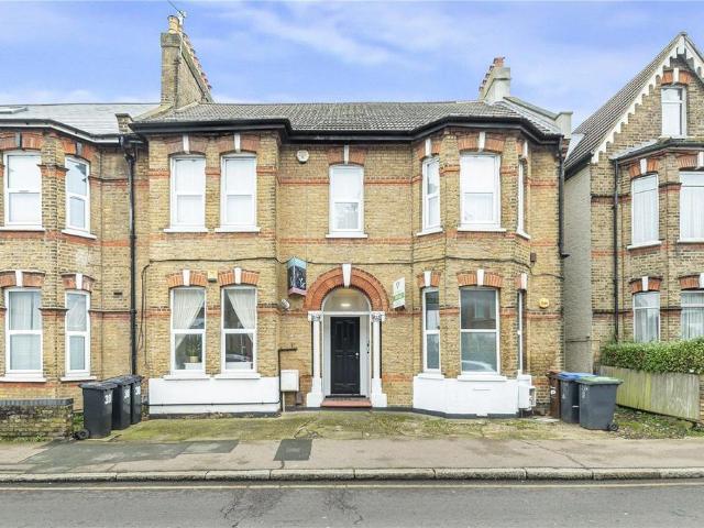 1 bedroom ground flat for sale