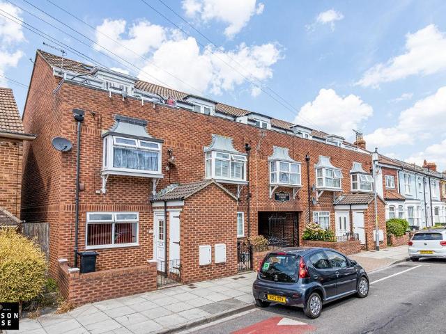 1 bedroom ground flat for sale