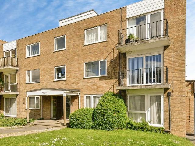 1 bedroom ground flat for sale