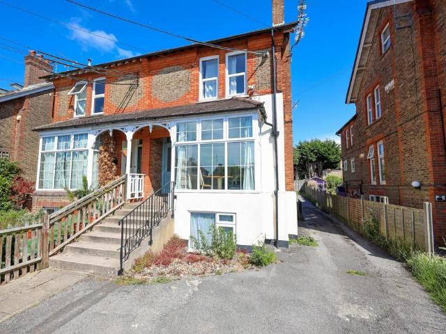 1 bedroom ground flat for sale