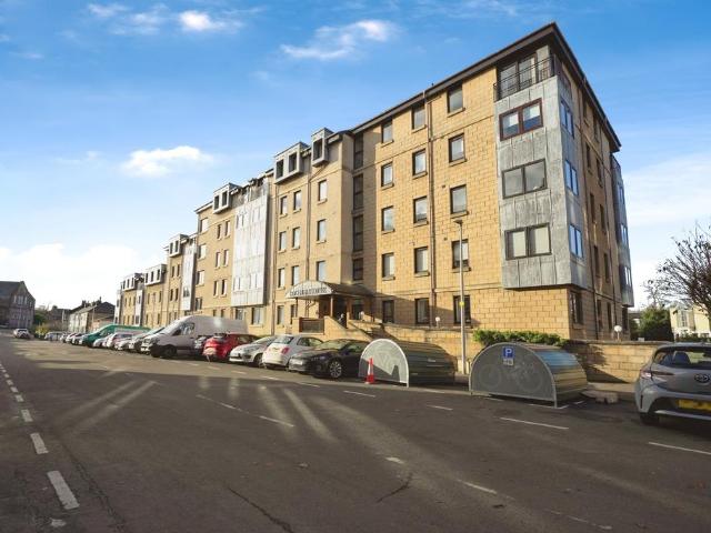 1 bedroom ground flat for sale