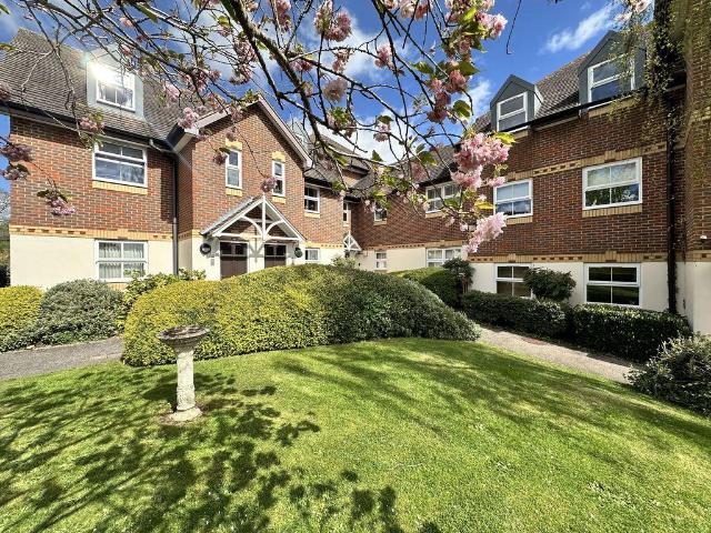 1 bedroom ground flat for sale