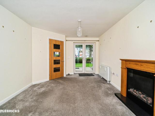 1 bedroom ground flat for sale