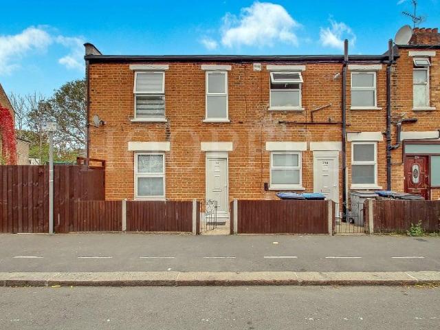 1 bedroom ground flat for sale