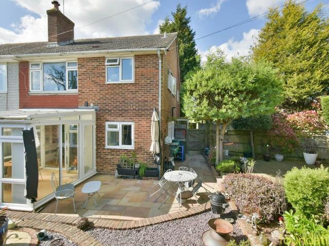 1 bedroom ground flat for sale