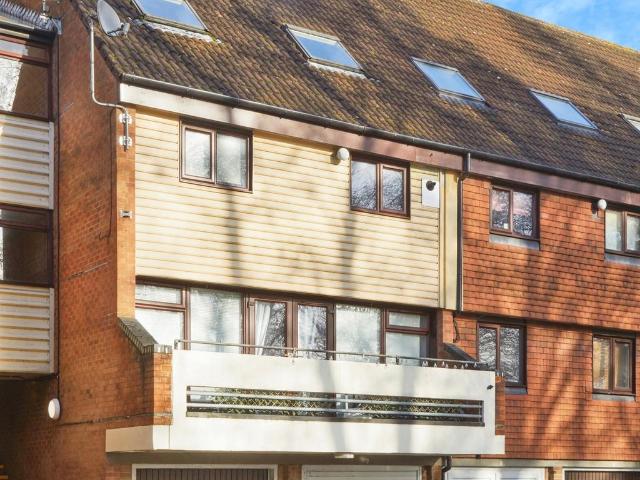 1 bedroom ground flat for sale