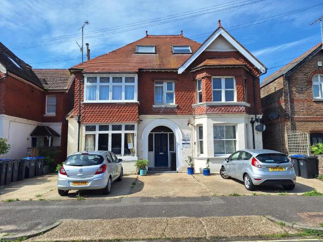 1 bedroom ground flat for sale