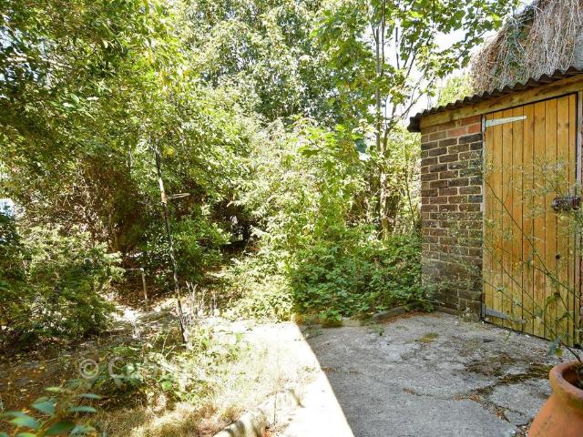 1 bedroom ground flat for sale
