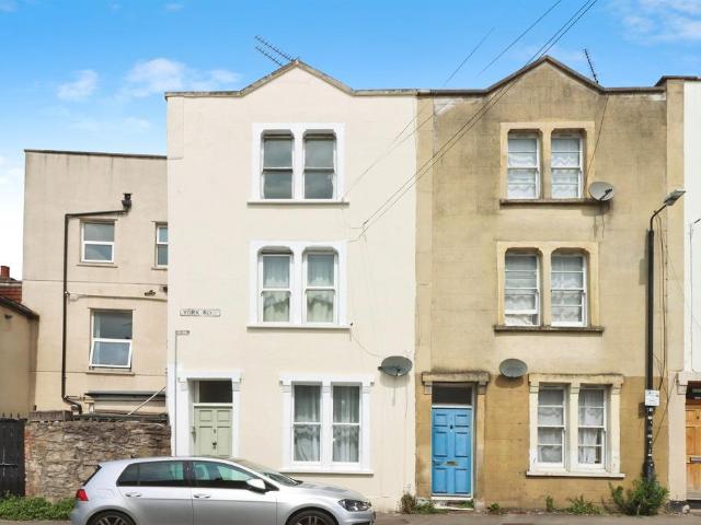 1 bedroom ground flat for sale