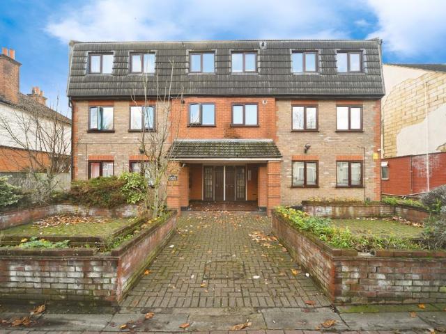 1 bedroom ground flat for sale