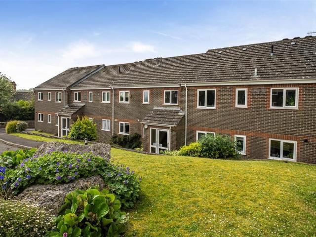 1 bedroom ground flat for sale