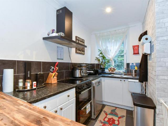1 bedroom ground flat for sale