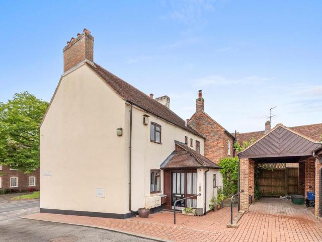 1 bedroom ground flat for sale