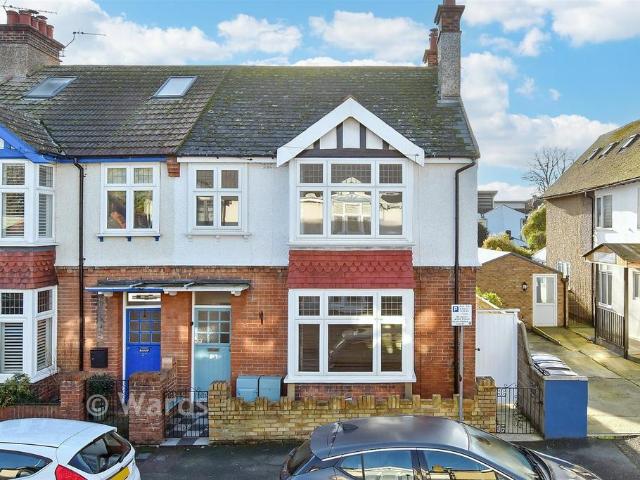 1 bedroom ground flat for sale