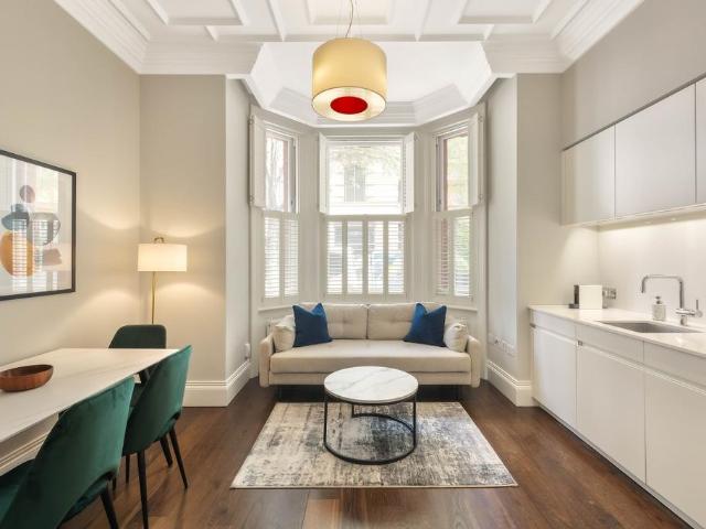 1 bedroom ground flat for sale