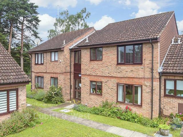 1 bedroom ground flat for sale