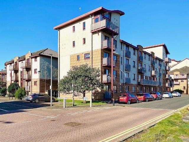 1 bedroom ground flat for sale
