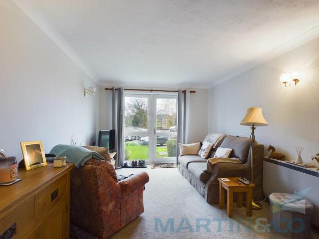 1 bedroom ground flat for sale