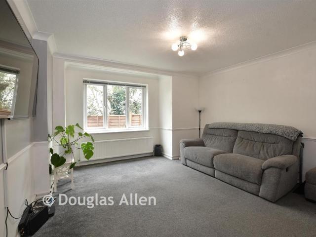1 bedroom ground flat for sale