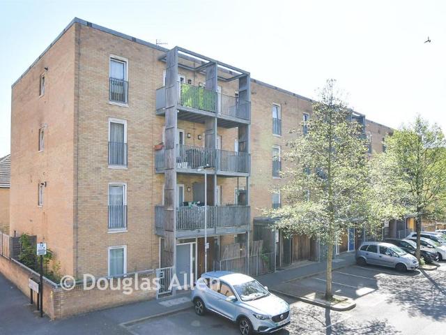 1 bedroom ground flat for sale
