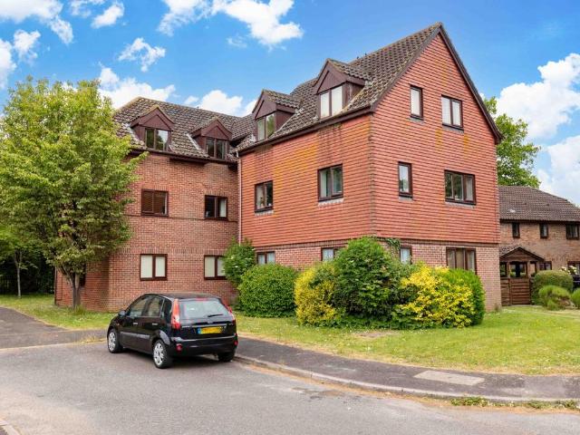 1 bedroom ground flat for sale