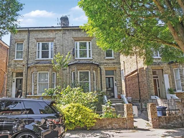 1 bedroom ground flat for sale