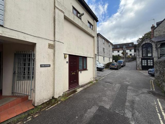 1 bedroom ground flat for sale
