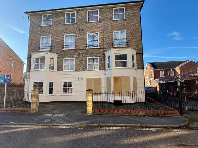 1 bedroom ground flat for sale