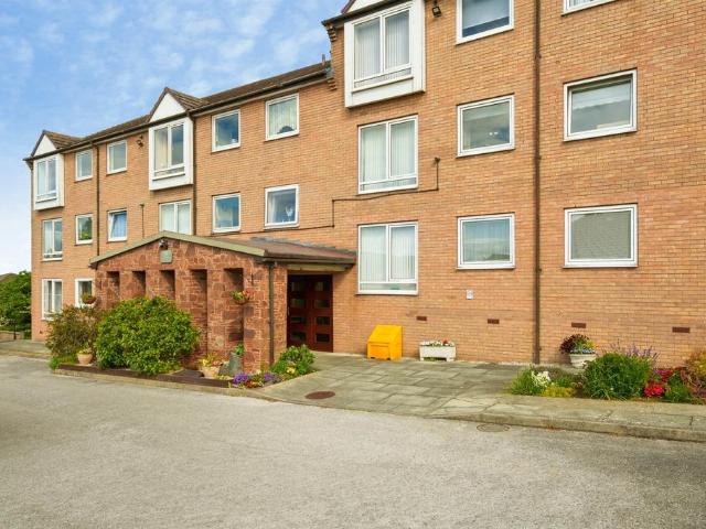 1 bedroom ground flat for sale