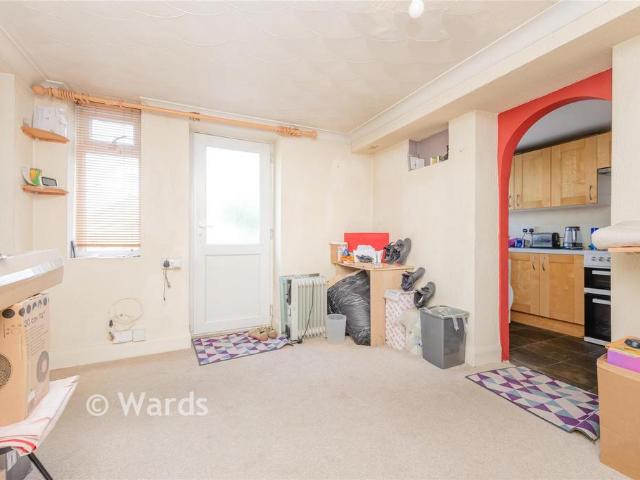 1 bedroom ground flat for sale