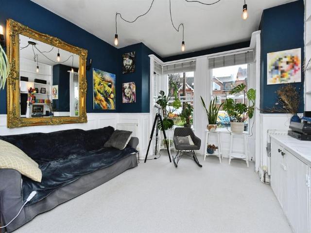 1 bedroom ground flat for sale