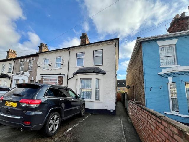 1 bedroom ground flat for sale