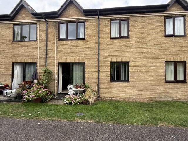 1 bedroom ground flat for sale