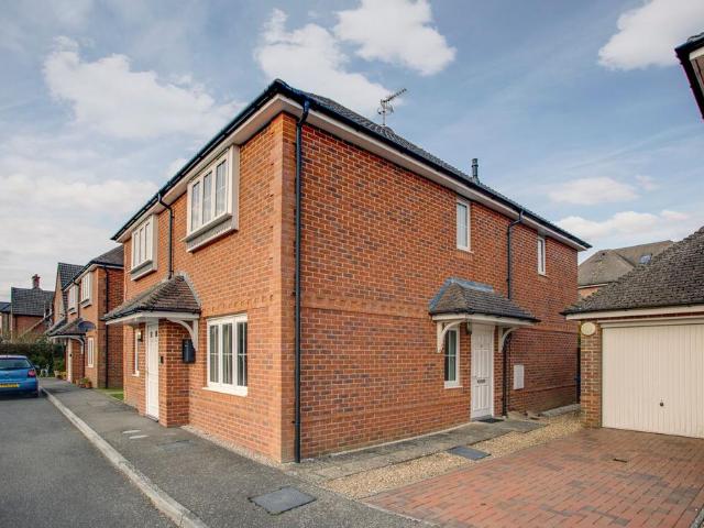 1 bedroom ground flat for sale