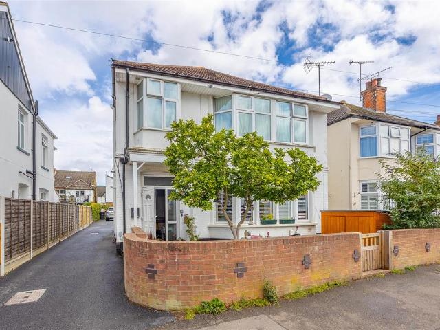 1 bedroom ground flat for sale
