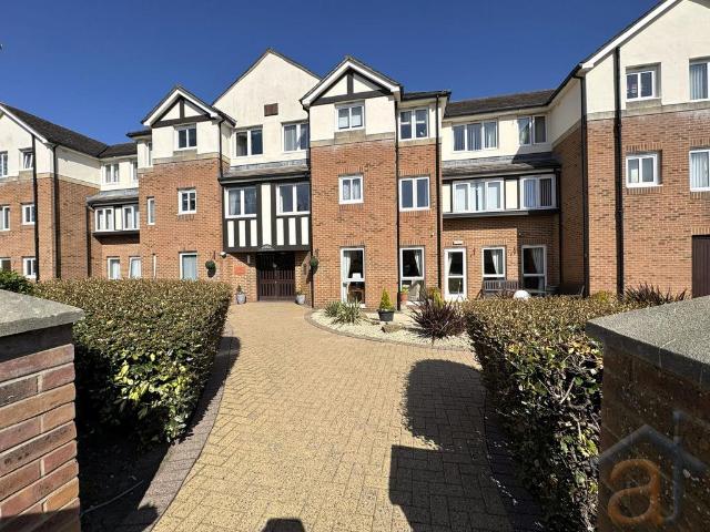 1 bedroom ground flat for sale