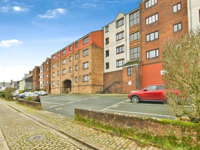 1 bedroom ground flat for sale