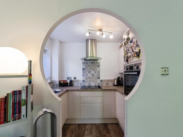 1 bedroom ground flat for sale