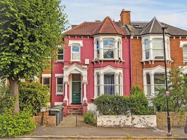 1 bedroom ground flat for sale