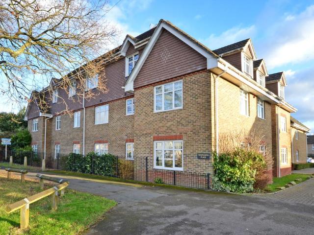 1 bedroom ground flat for sale