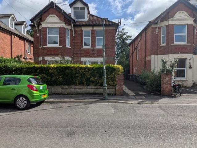 1 bedroom ground flat for sale