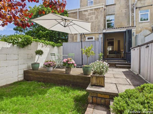 2 bedroom ground flat for sale