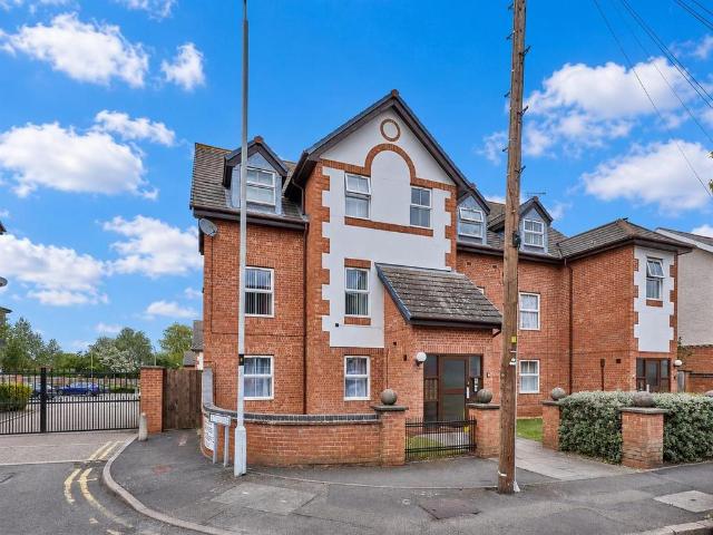 1 bedroom ground flat for sale