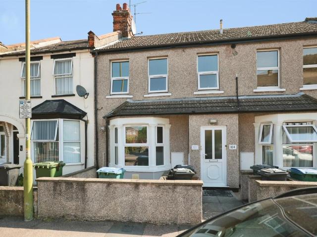 1 bedroom ground flat for sale