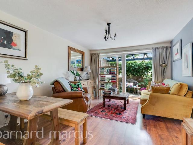 1 bedroom ground flat for sale