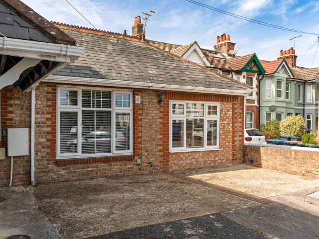 1 bedroom ground flat for sale